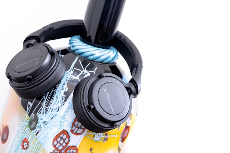 Beyerdynamic DT 240 Pro review - SoundGuys