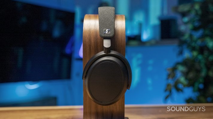 Bose QuietComfort 45 vs Sennheiser MOMENTUM 4 Wireless - SoundGuys