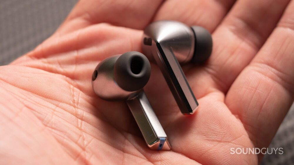 Samsung Galaxy Buds3 Pro vs Bose QuietComfort Ultra Earbuds