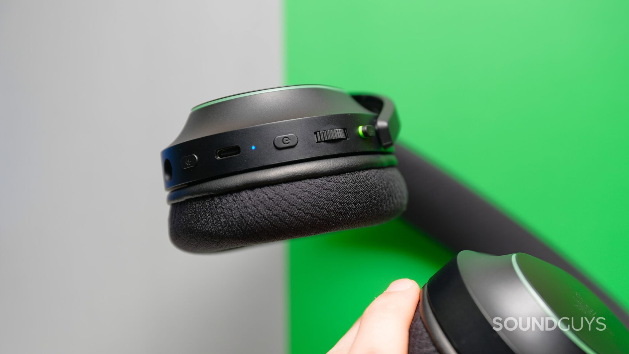 Razer Barracuda X Chroma review: More than a new light show? - SoundGuys