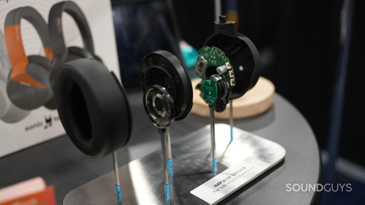 I tried the world's first headphones with a built-in subwoofer - SoundGuys